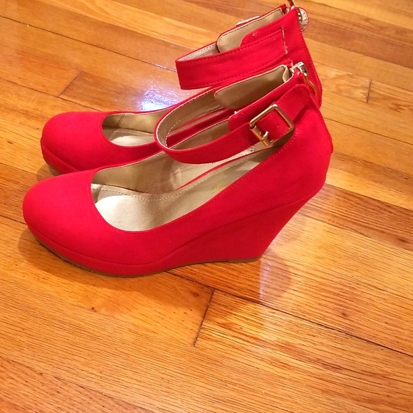 Dream Pairs | Shoes | Red Velvet Platform Shoes Size 7 | Poshmark